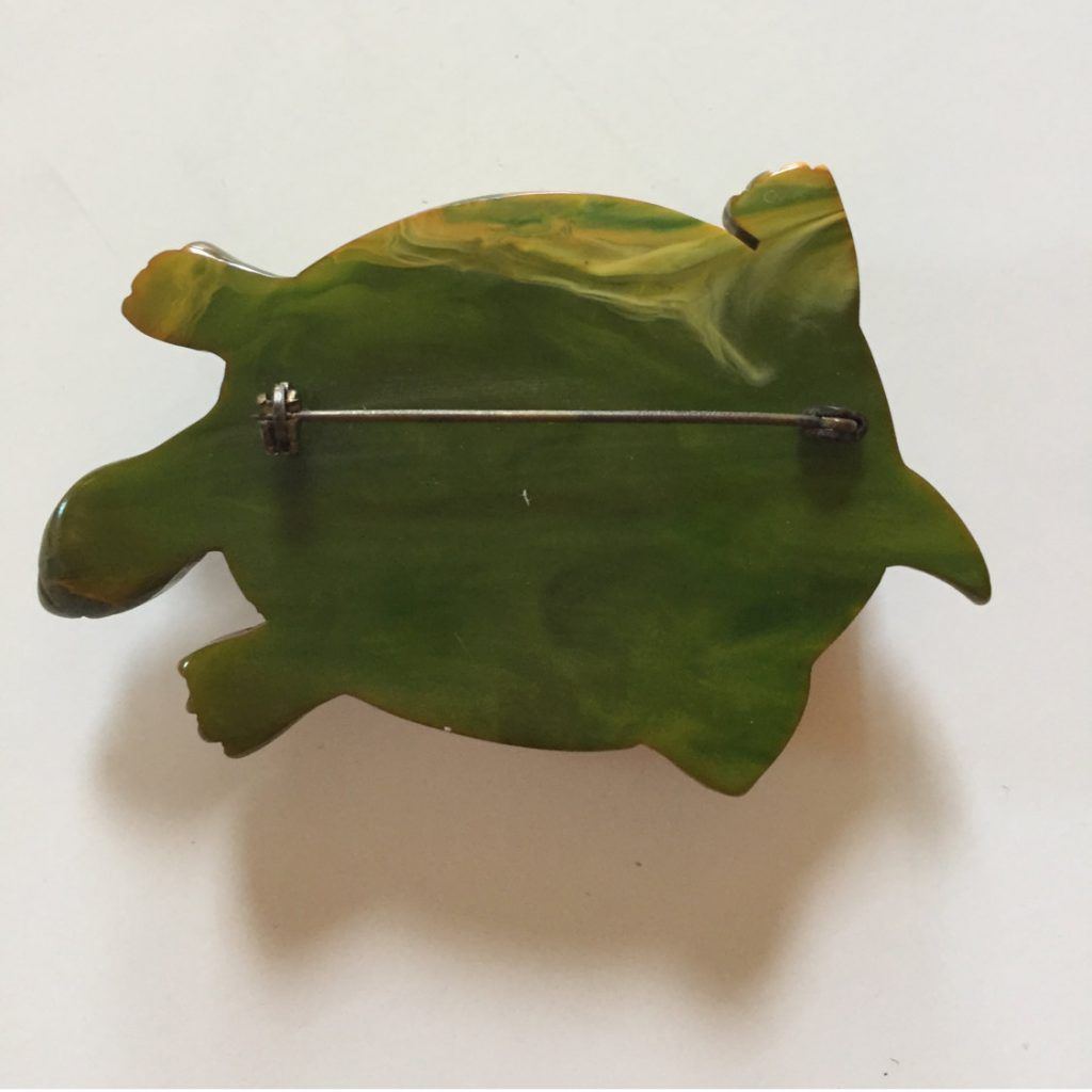 Large Vintage 1940s Bakelite Turtle Pin - Vintage Jewerly Collect