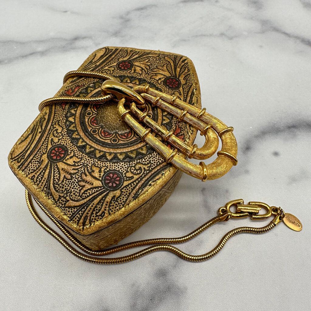 Roget Pendant Necklace - Vintage Jewerly Collect